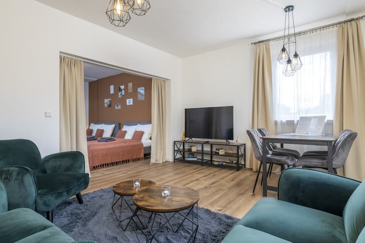 < Ananas Design | Zentrum | Parkplatz | Küche > - Wolfsburg