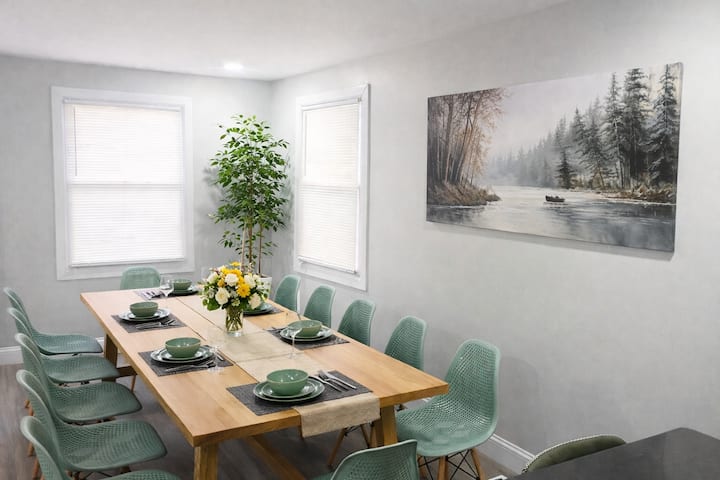 New Spacious 4br 4bath / Pool / River View - Shelton, CT