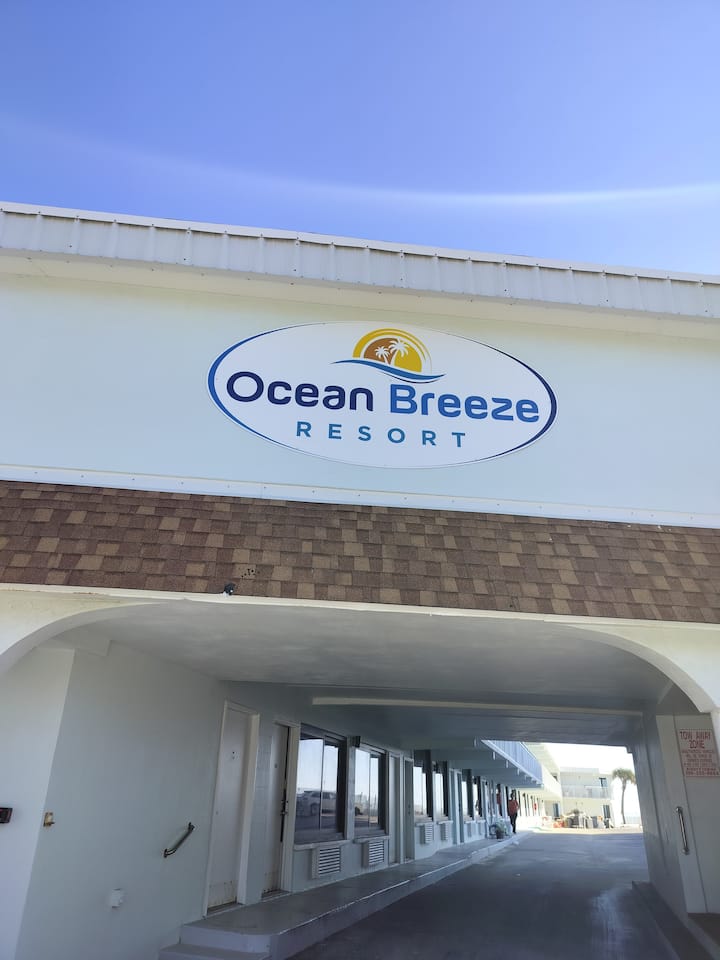 #106 Comfy King Efficiency Unit Downstairs - Daytona Beach, FL