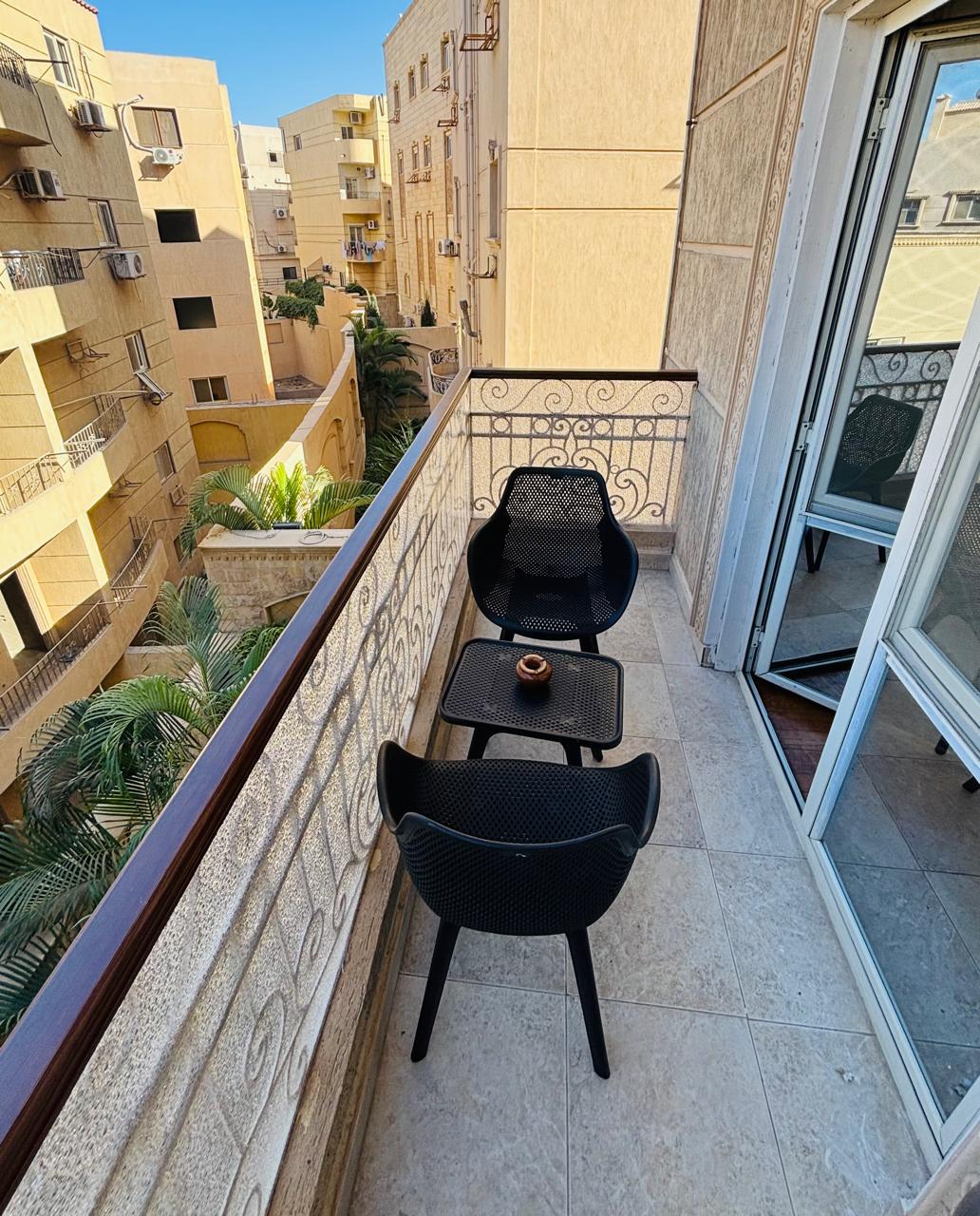 F04 Suite élégante 2 chambres avec balcon | Par R Suites - Appartements ...