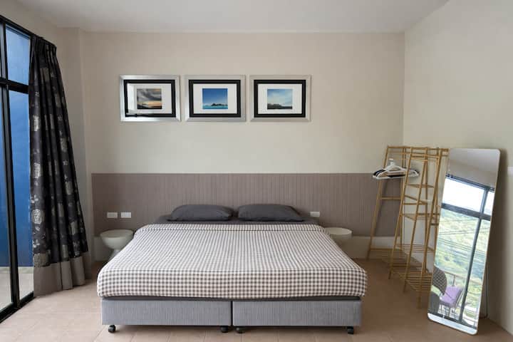 Beachside Apartments · Walk To Shops & Cafes - Karon Beach