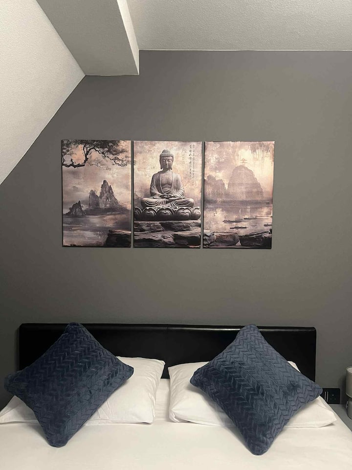 Golden Buddha Retreat - グレート・ヤーマス