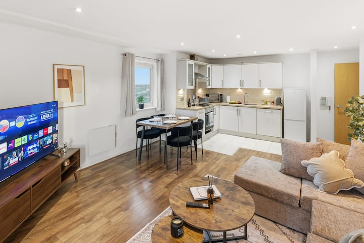Stylish 2bed Apt | Balcony, Parking, Wi-fi&netflix - 