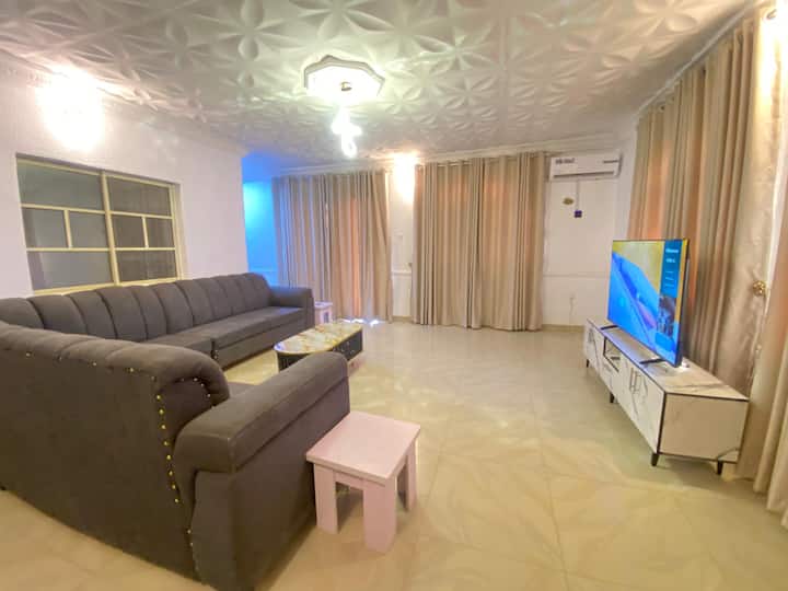 Kfp | Serene And Modern 3br Flat (Alalubosa, Ibd) - Ibadan