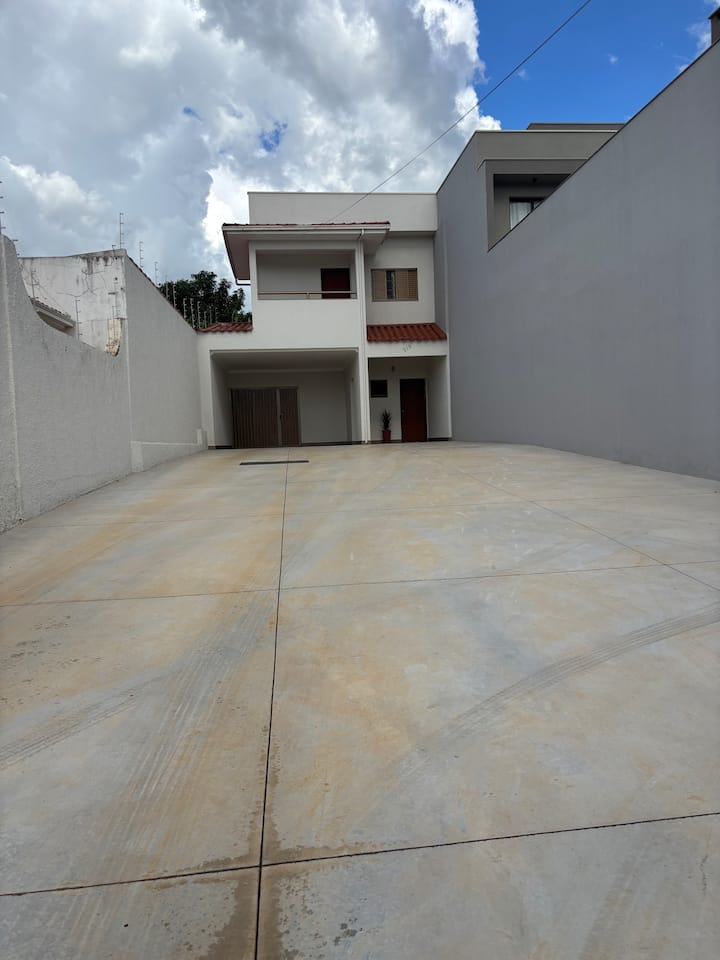 Casa Com 3 Quartos, 2 Andares Seu Espaço Ideal. - Patos de Minas