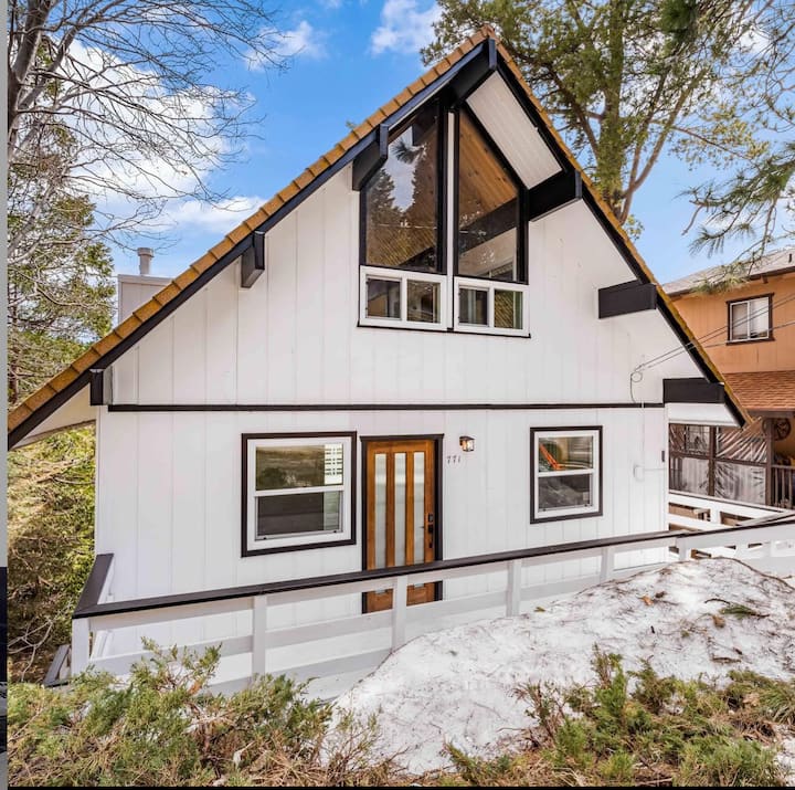 The Glass Peak/forest Views/ev Charger - Lake Arrowhead, CA