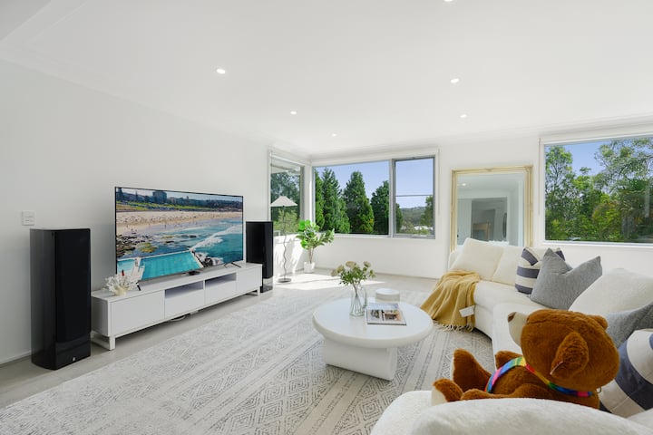 Self-Contained 3BR Upper-Level Unit | Collaroy - Houses for Rent in ...