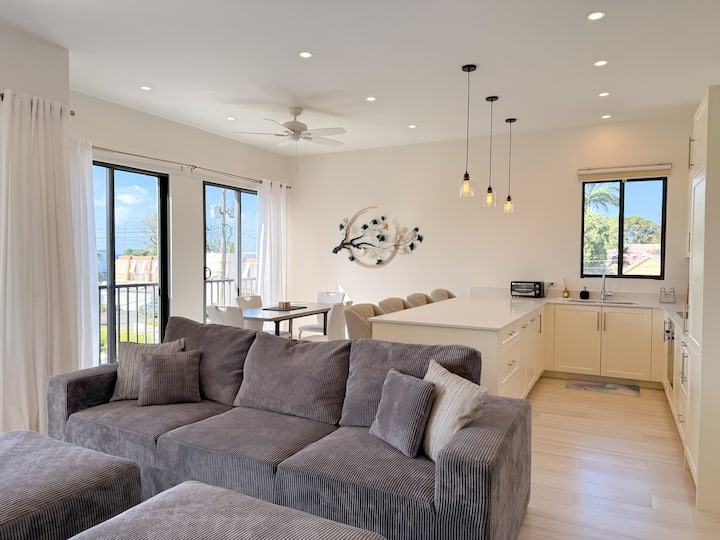 New 2br Hastings Condo - Pool, Beach & Restaurants - Bridgetown