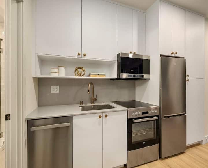 New Modern Flat In Heart Of Fremont + Parking Pass - Seattle, WA