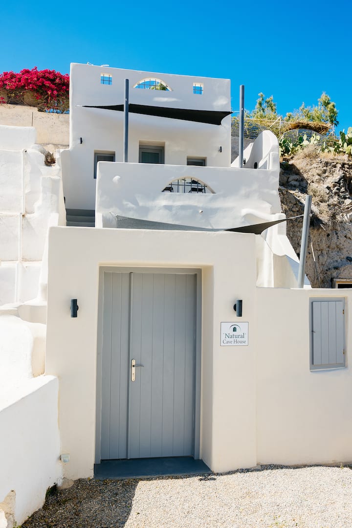 Natural Cave Suites 5 Min Away From Fira - Santorini