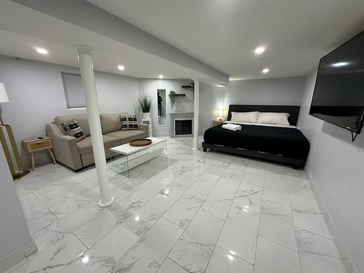 Modern Studio - Edgewater, NJ