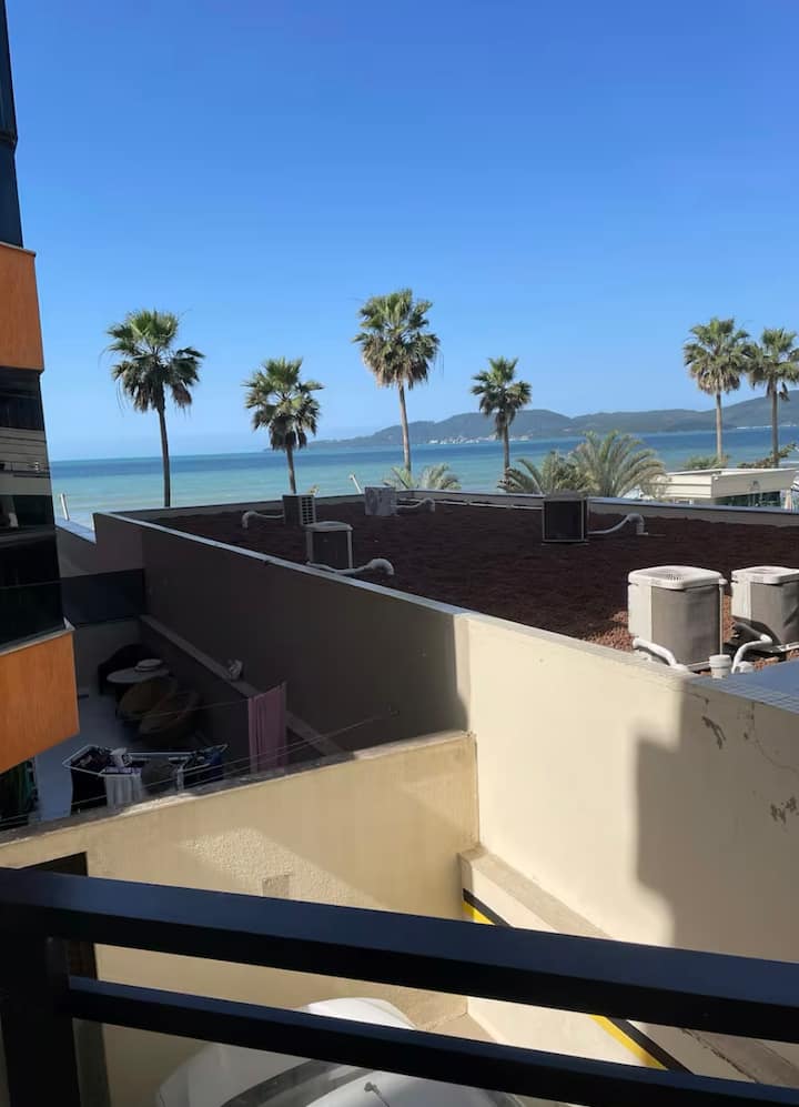 Excelente Apartamento Em Meia Praia Há 50m Do Mar. - Pôrto Belo