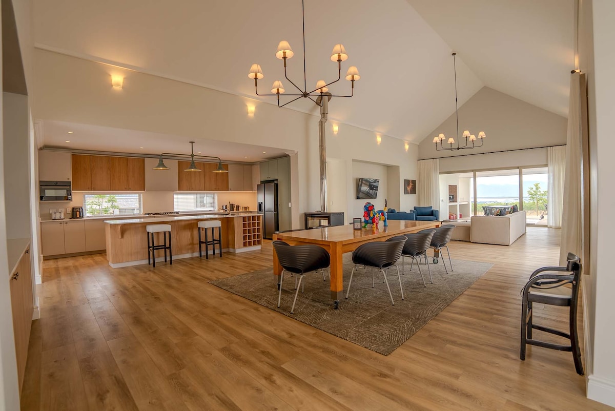 NEW Luxury Villa on Award-Winning Benguela Cove - Houses for Rent in ...