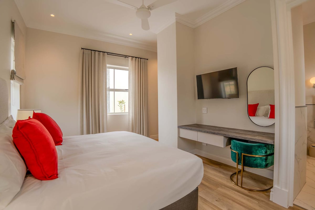 NEW Luxury Villa on Award-Winning Benguela Cove - Houses for Rent in ...
