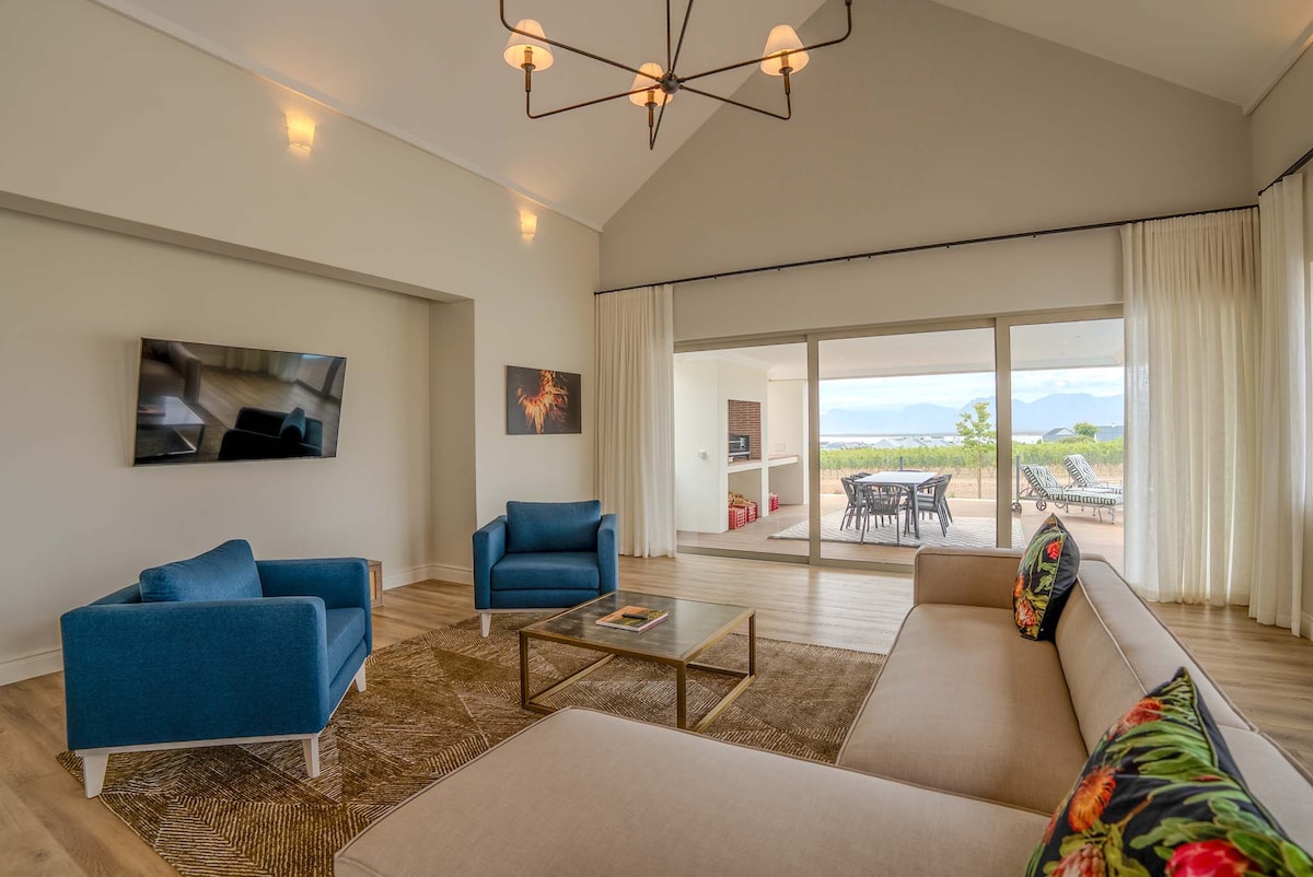 NEW Luxury Villa on Award-Winning Benguela Cove - Houses for Rent in ...
