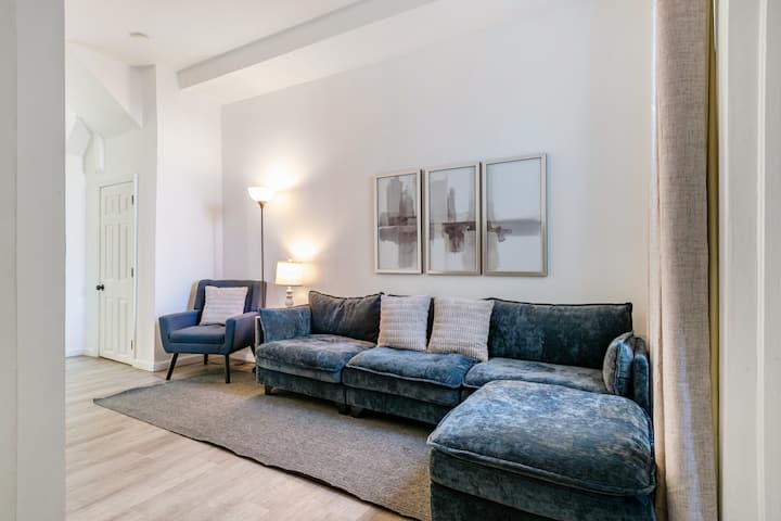 6 Bedroom 2 Bathroom Home - Newark, NJ