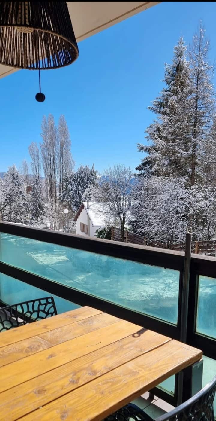 "La Parenthèse Suspendue"
Vous Tend Les Bras - Llívia