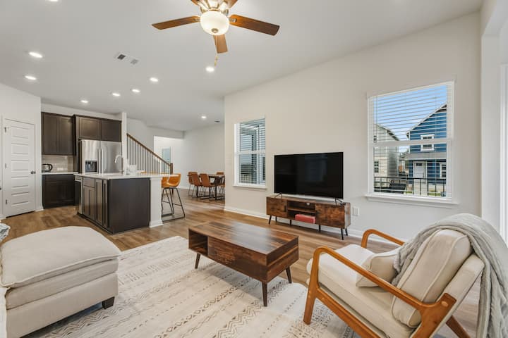 9 Bed~georgetown Atx~pool/pickleball/2 Car Garage - Georgetown, TX