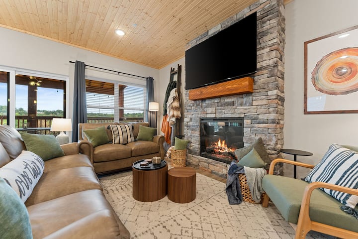 Spacious 5br Near Sdc- 
Hot Tub And Game Room - 布蘭森