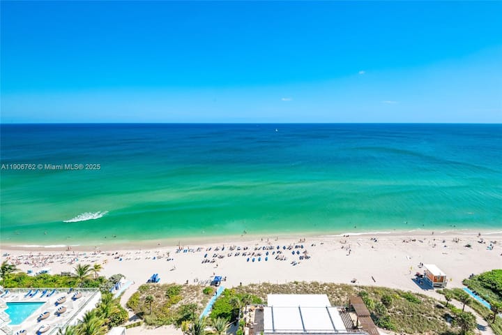 Luxury Oceanfront 2br/2ba | Beach + Pool - Hollywood, FL