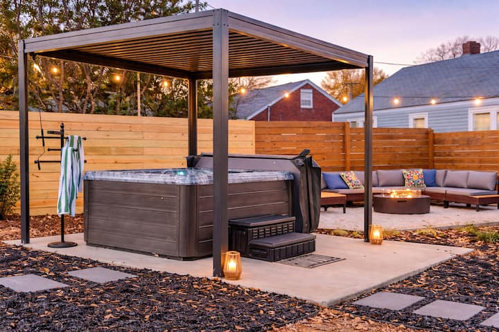 Hot Tub Retreat Near Downtown: Firepit & Play Area - Greenville, SC