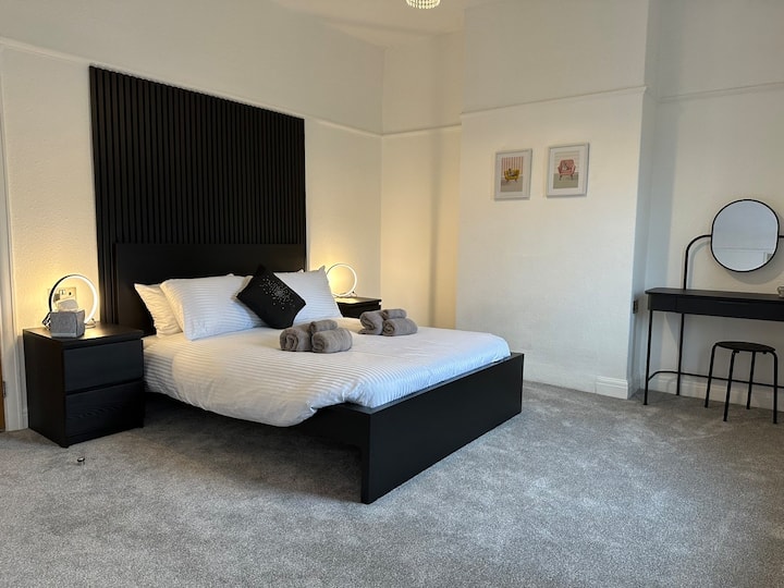 Spacious 3 Bed Home For Families & Contractors - Rotherham