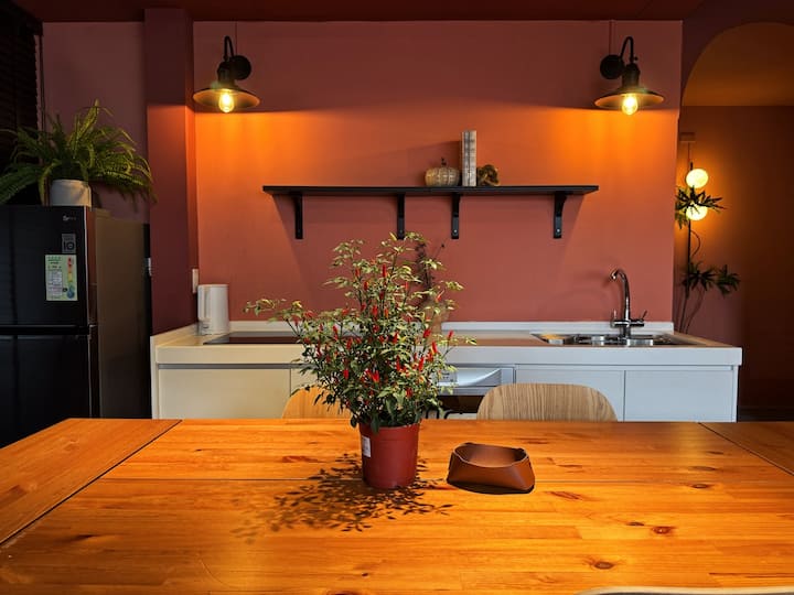 全新登場「暖橘木境｜Cozy Terra Studio」西門町捷運/4房間/4個衛浴/8~12人入住 - Taipei