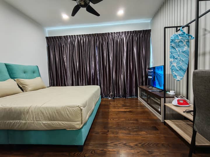 Almas 0810, King Bed, Wi-fi, Netflix - Iskandar Puteri