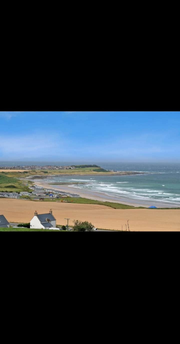 2 Bed Ground Floor Flat With Stunning Sea Views. - Moray