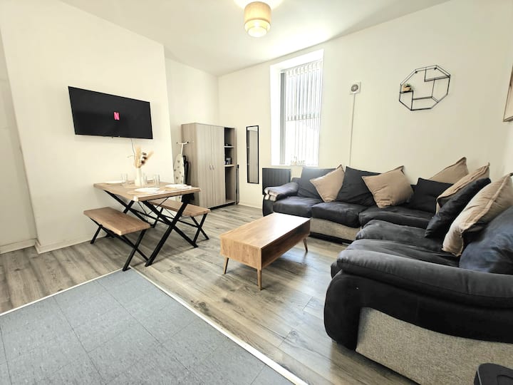 Premium 1br Executive Stay | Fast Wi-fi & Cozy Bed - Bury