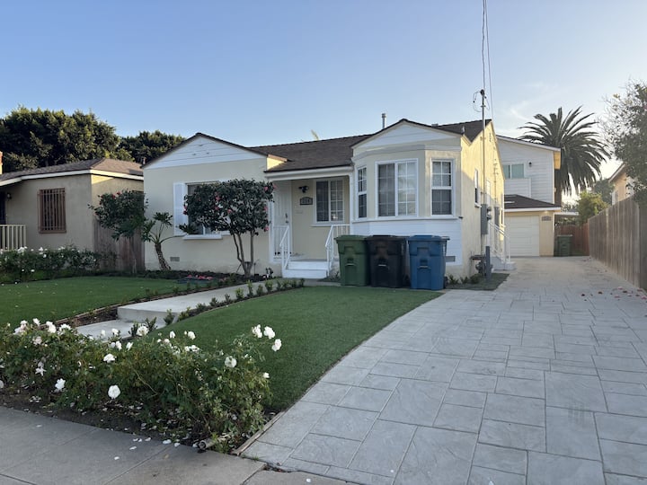 Lax Craftsman Style Home In Quite Neighborhood - Gardena, CA