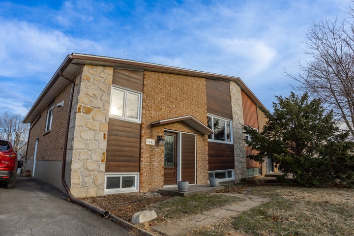 Un Chalet En Ville - Brossard