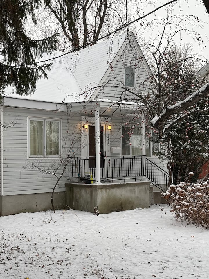 Enjoy Your Holidays In This Beautiful, Clean Home - Ottawa