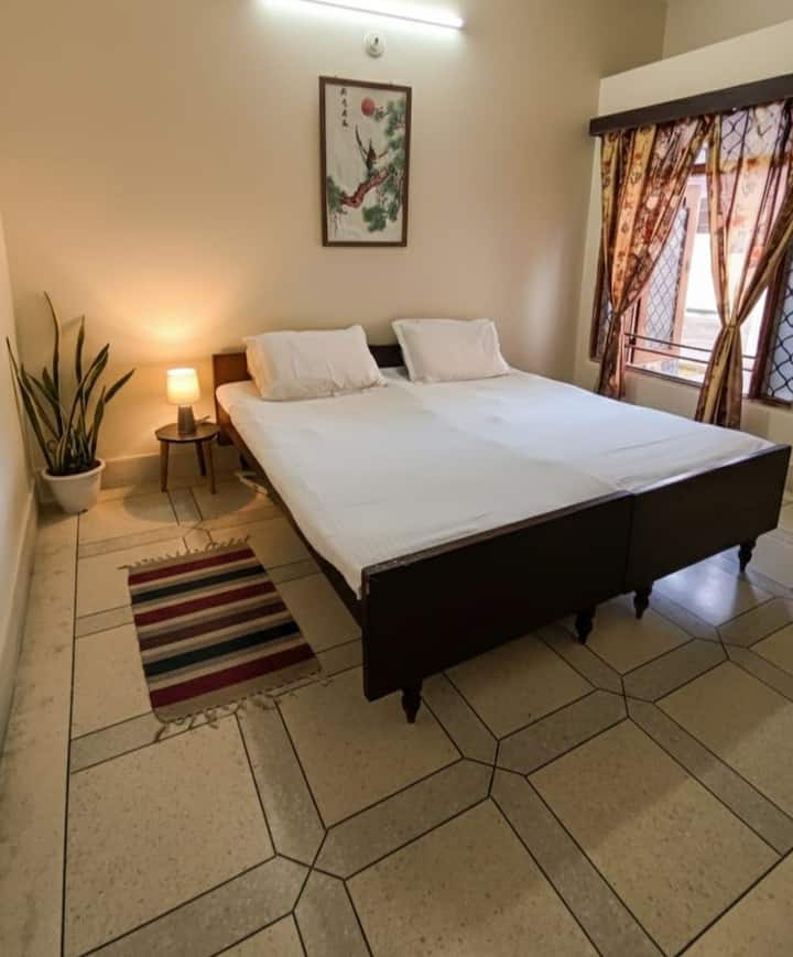 Brij Niwas | Free Station Pickup | Bonfire & Music - India