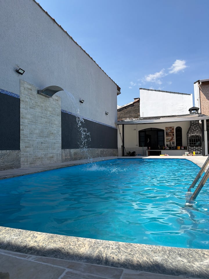 Casa Confortável, Ampla Com Piscina/churrasqueira. - Praia Grande