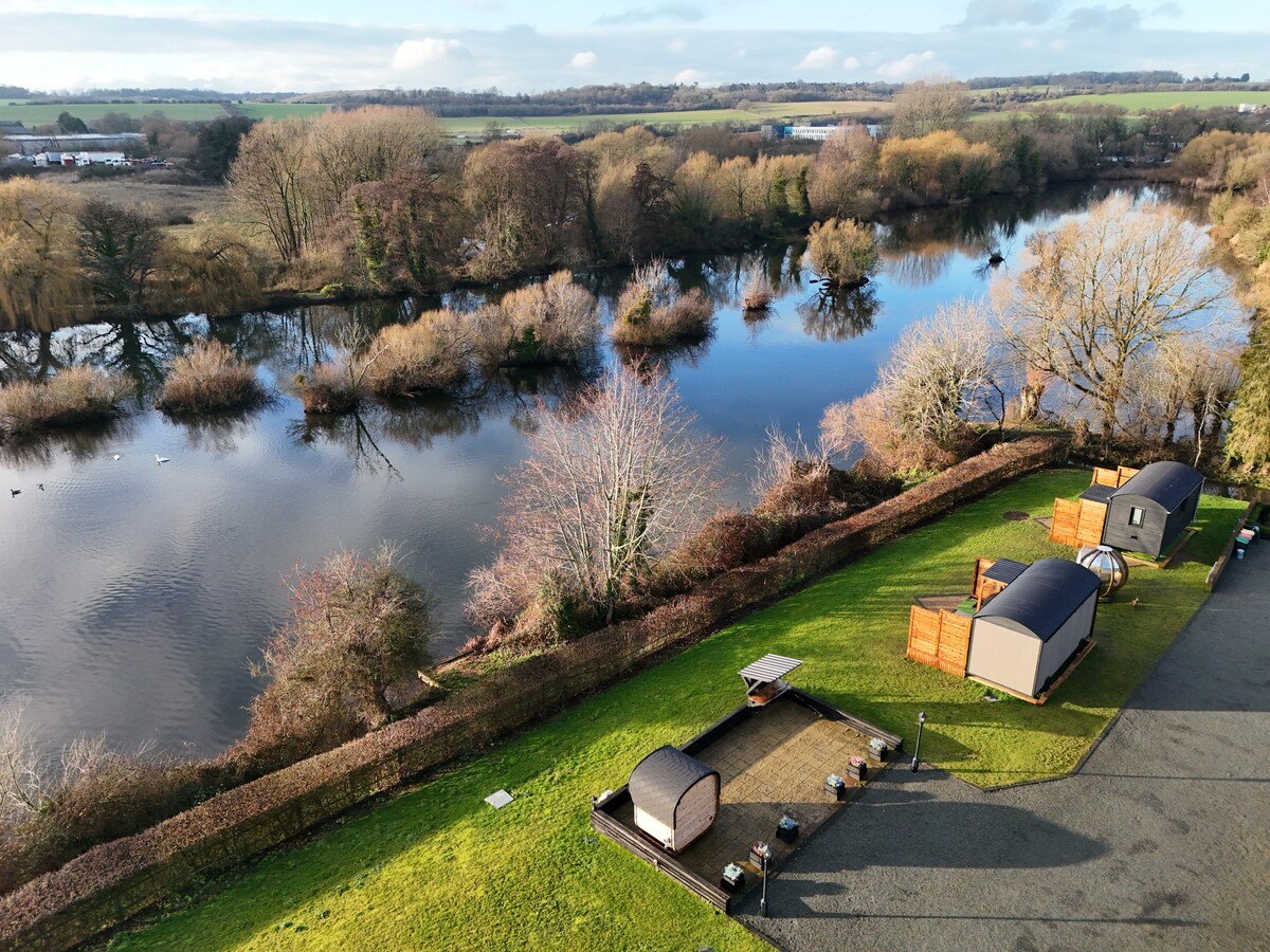 Swallows Sanctuary • Lakeside Hut • Sauna, Hot Tub - Shepherd's huts ...
