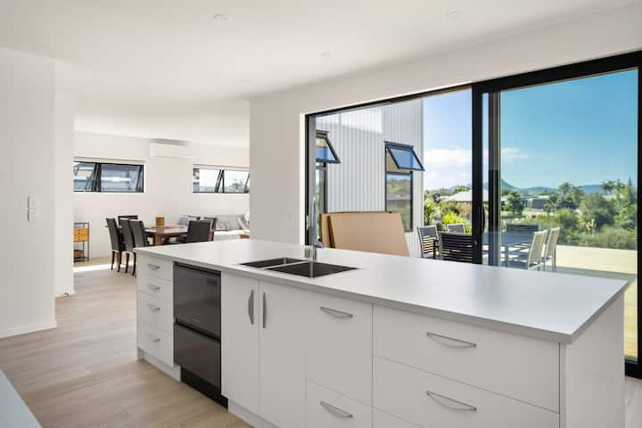 Spacious Bach Close To The Beach. - Whitianga