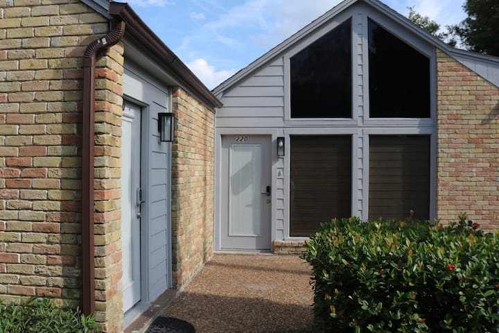 Tee Time Villa 2 | 1br Golf View Apt W/ Pool - Brownsville, TX