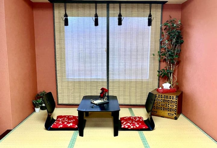 【貸切 １階】最大８名宿泊可能！（ダブルベッドに２名ずつ就寝の場合） 貸切２階とは入口が別です。 - Kishiwada