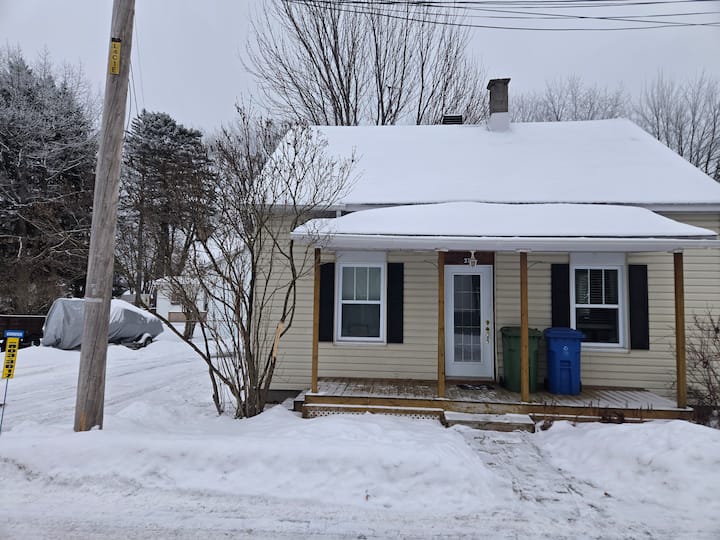 Superbe Maison A Louer, Coin Tranquille. - Saint Thomas, CA