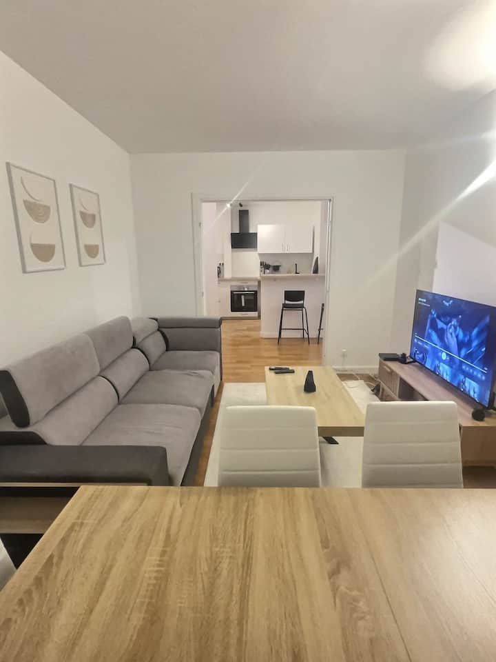 Grand Appartement 10 Personnes  Saint Fargeau - Paris