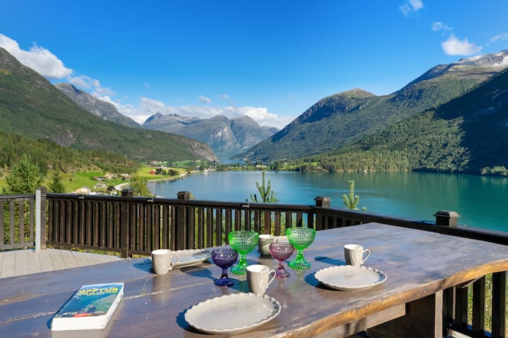 Mountain And Lake View Lodge – 4 Bedroom – 2 Baths - Loen