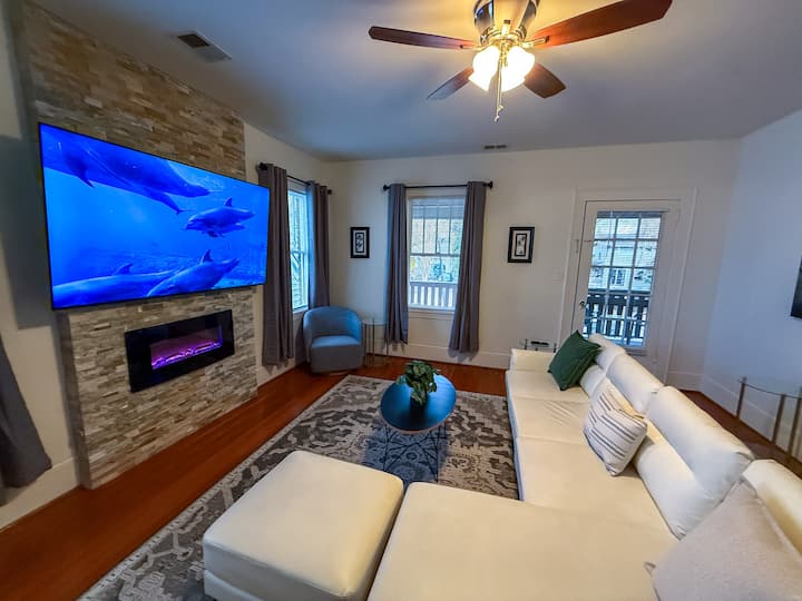 Cozy Fireplace, King Bed, Plaza Midwood Loft - Charlotte, NC