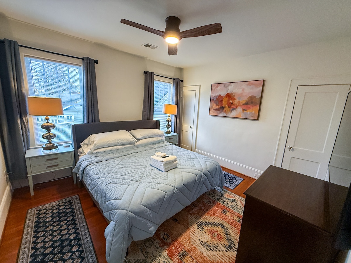 Foyer confortable, très grand lit, Plaza Midwood Loft - Appartements à ...