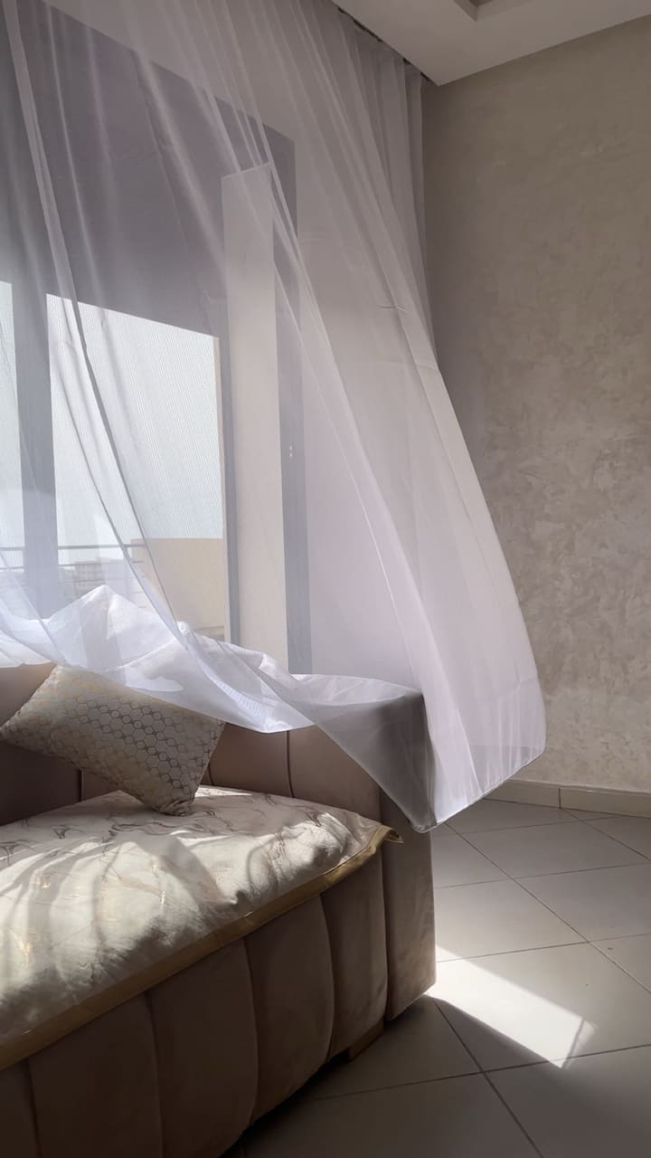 Apparemment Avec Piscine Balcon + Grande Terrasse - Bouznika