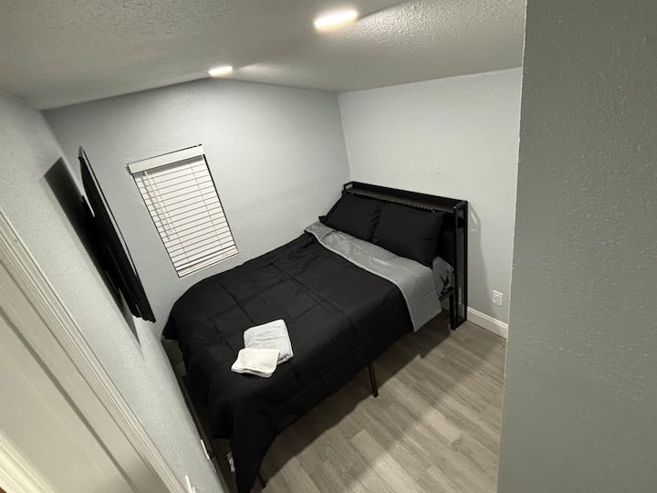 Private Tiny Home Getaway - Hillsborough River State Park, Thonotosassa