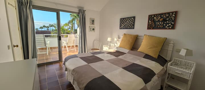 Room｜suite With Terrace In A Townhouse - Playa del Inglés