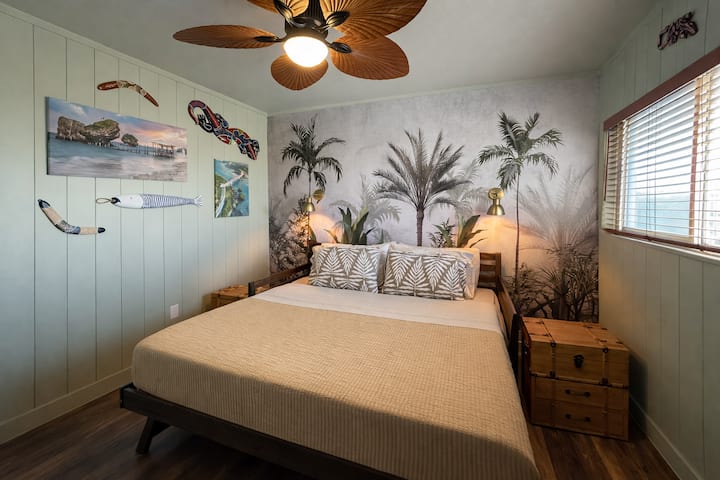 Tropical Lux | Near Eateries | King Bd | Theater - La Mesa, CA