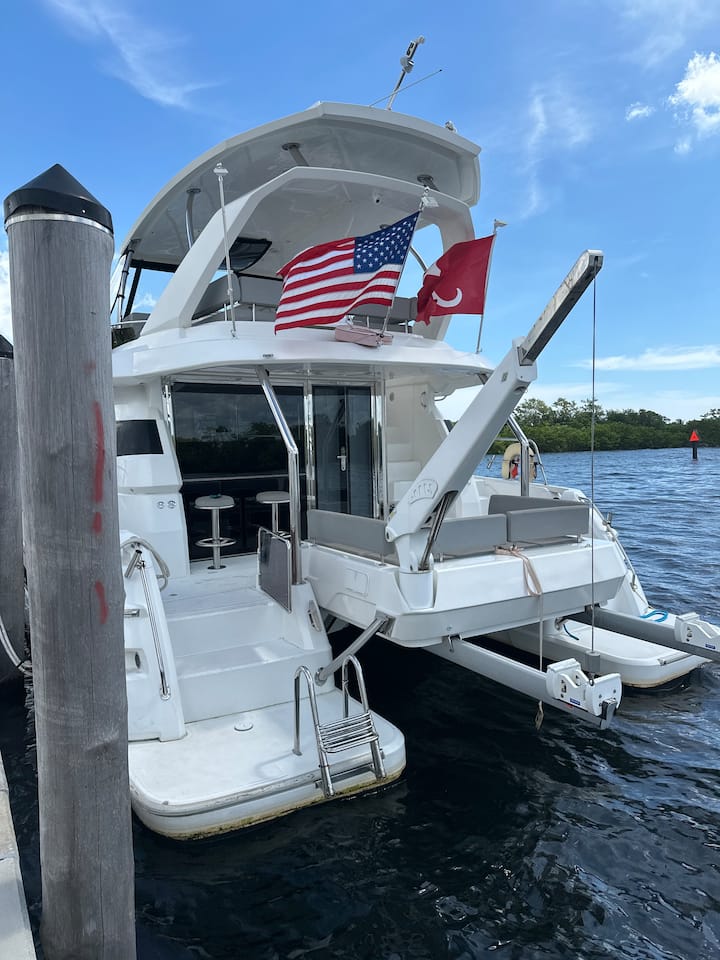 Kismet: Luxury Docked Liveaboard |Walk To Bayshore - Miami