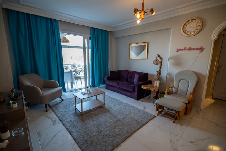 Stylish Kuşadası Apartment W/balcony By The Beach - Kuşadası